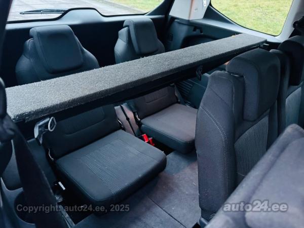 Grey Peugeot 5008 2010 in Tallinn, with an engine capacity of 1.60 L and mileage of 212 thousand km for 2990 €, photo 11 on AUTOMOTO.COM.LV