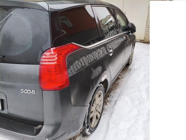 Pelēks Peugeot 5008 2010 Šauļi, ar dzinēja tilpumu 1.60 L un nobraukumu 261 tūkst. km par 1500 €, foto 3 vietnē AUTOMOTO.COM.LV