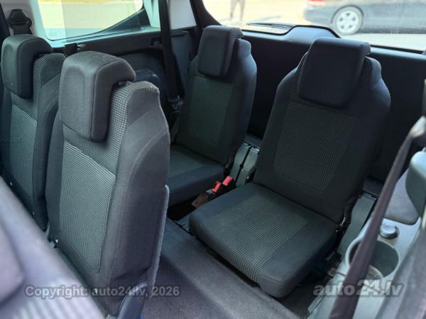 Grey Peugeot 5008 2010 in Tartu, with an engine capacity of 2.00 L and mileage of 360 thousand km for 2800 €, photo 11 on AUTOMOTO.COM.LV