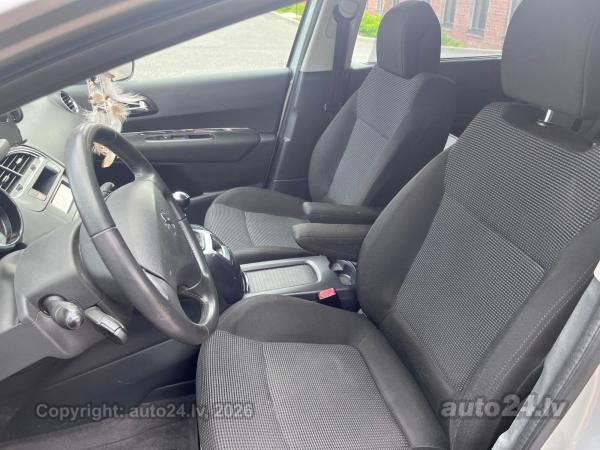 Pelēks Peugeot 5008 2010 Tallina, ar dzinēja tilpumu 1.60 L un nobraukumu 178 tūkst. km par 3800 €, foto 6 vietnē AUTOMOTO.COM.LV