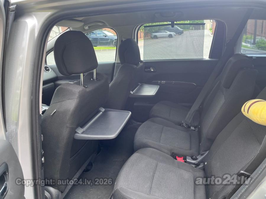 Pelēks Peugeot 5008 2010 Tallina, ar dzinēja tilpumu 1.60 L un nobraukumu 178 tūkst. km par 3800 €, foto 10 vietnē AUTOMOTO.COM.LV