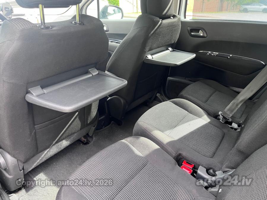 Pelēks Peugeot 5008 2010 Tallina, ar dzinēja tilpumu 1.60 L un nobraukumu 178 tūkst. km par 3800 €, foto 12 vietnē AUTOMOTO.COM.LV
