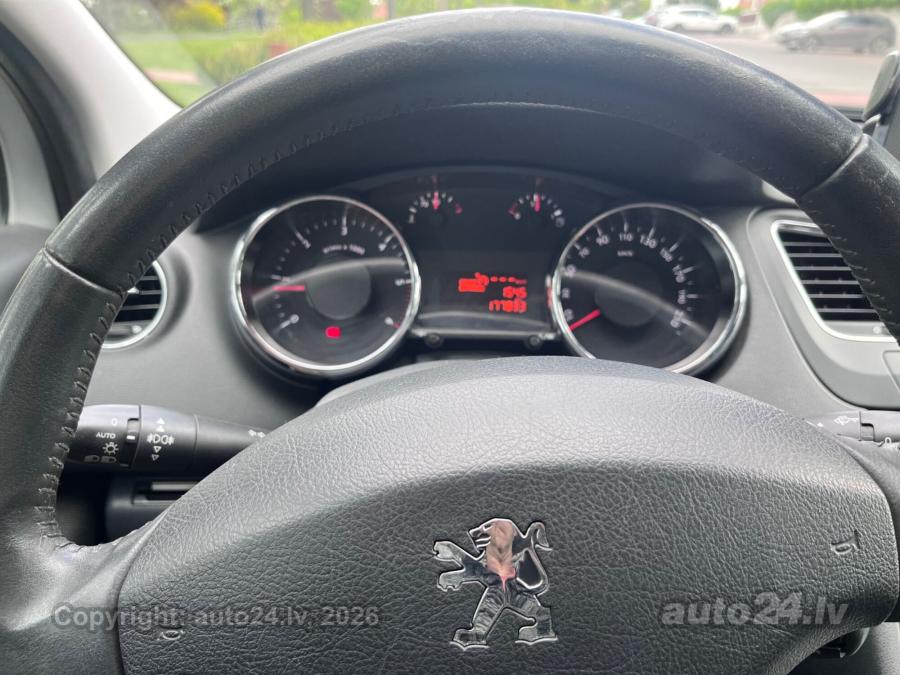 Pelēks Peugeot 5008 2010 Tallina, ar dzinēja tilpumu 1.60 L un nobraukumu 178 tūkst. km par 3800 €, foto 14 vietnē AUTOMOTO.COM.LV