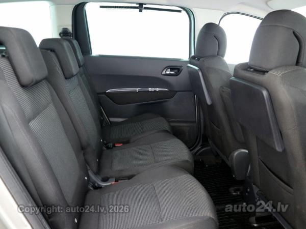 Pelēks Peugeot 5008 2011 Tallina, ar dzinēja tilpumu 1.60 L un nobraukumu 219 tūkst. km par 2199 €, foto 7 vietnē AUTOMOTO.COM.LV