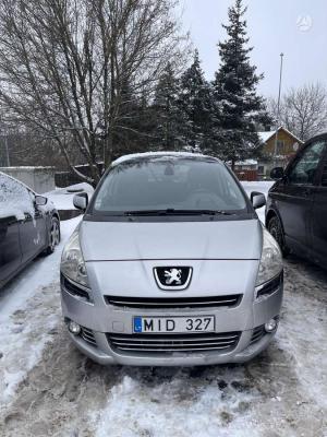 Pelēks Peugeot 5008 2011 Viļņa, ar dzinēja tilpumu 2.00 L un nobraukumu 220 tūkst. km par 3800 €, foto  vietnē AUTOMOTO.COM.LV