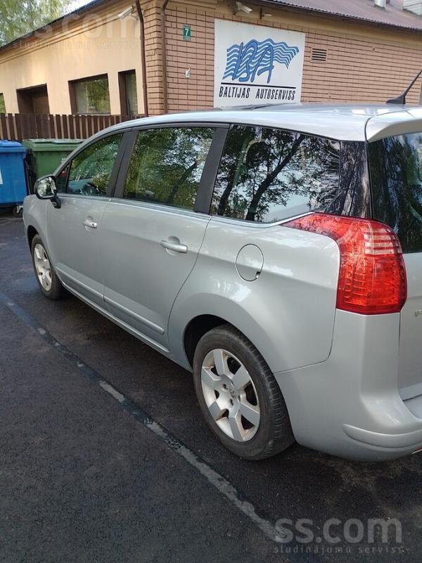 Peugeot 5008 2011 Dobele vietnē Pelēks Peugeot 5008 2011 Dobele, ar dzinēja tilpumu 1.60 L un nobraukumu 184 tūkst. km par 4850 €, foto 5 vietnē AUTOMOTO.COM.LV