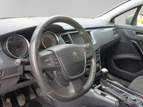 Pelēks Peugeot 5008 2012 Viļņa, ar dzinēja tilpumu 1.60 L un nobraukumu 291 tūkst. km par 3900 €, foto 9 vietnē AUTOMOTO.COM.LV