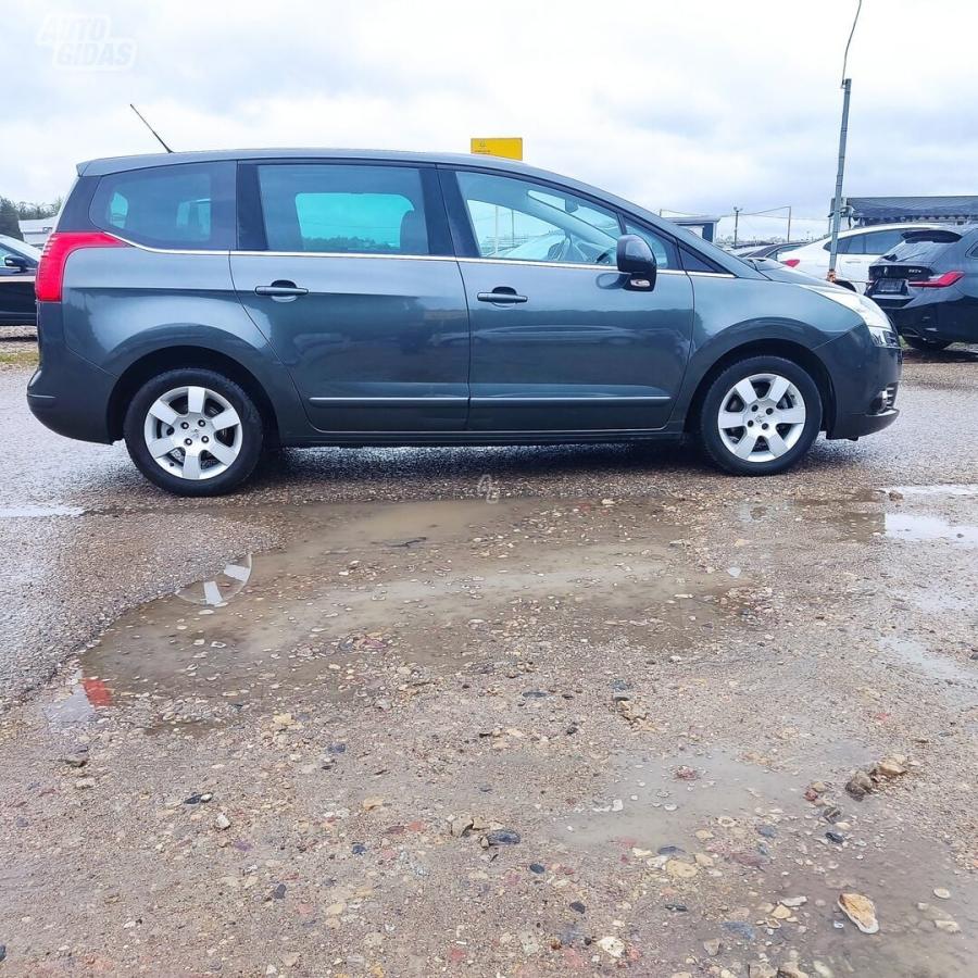 Pelēks Peugeot 5008 2013 Viļņa, ar dzinēja tilpumu 1.60 L un nobraukumu 185 tūkst. km par 3900 €, foto 6 vietnē AUTOMOTO.COM.LV