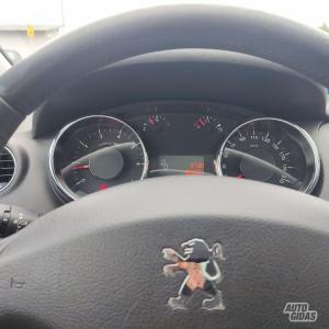 Pelēks Peugeot 5008 2013 Viļņa, ar dzinēja tilpumu 1.60 L un nobraukumu 185 tūkst. km par 3900 €, foto 14 vietnē AUTOMOTO.COM.LV
