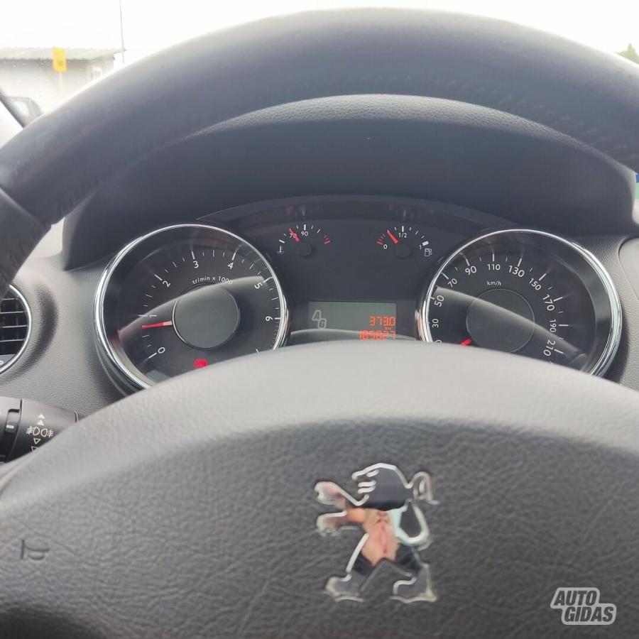 Pelēks Peugeot 5008 2013 Viļņa, ar dzinēja tilpumu 1.60 L un nobraukumu 185 tūkst. km par 3900 €, foto 14 vietnē AUTOMOTO.COM.LV
