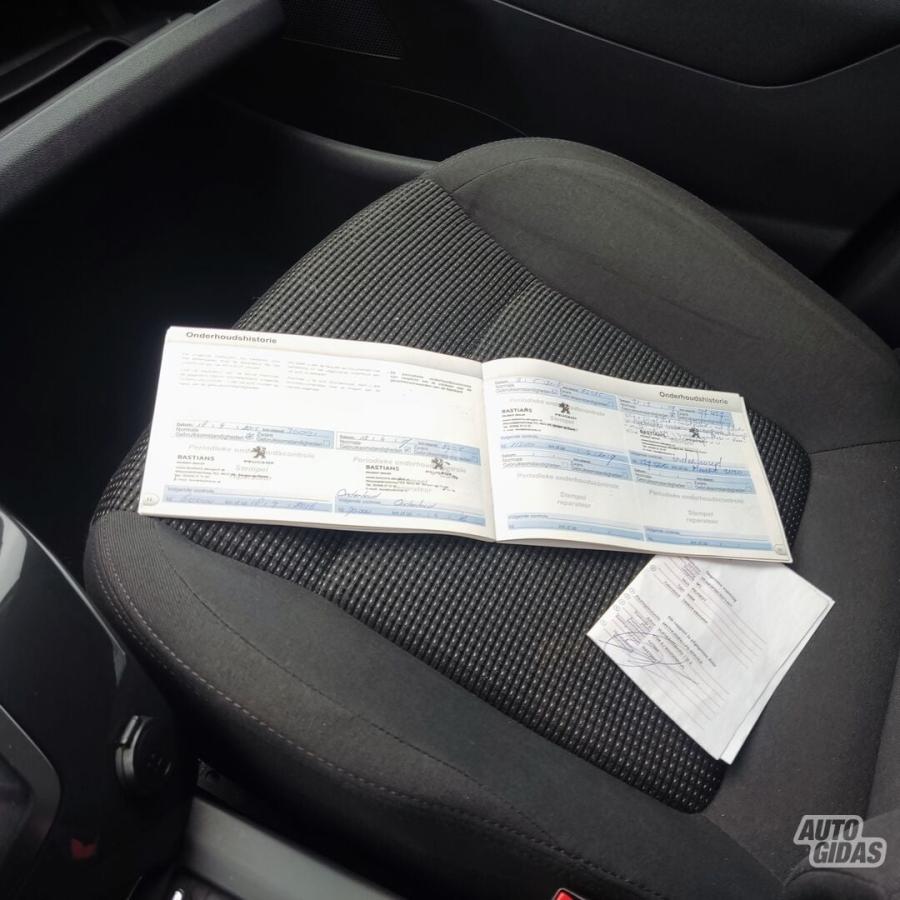 Pelēks Peugeot 5008 2013 Viļņa, ar dzinēja tilpumu 1.60 L un nobraukumu 185 tūkst. km par 3900 €, foto 19 vietnē AUTOMOTO.COM.LV