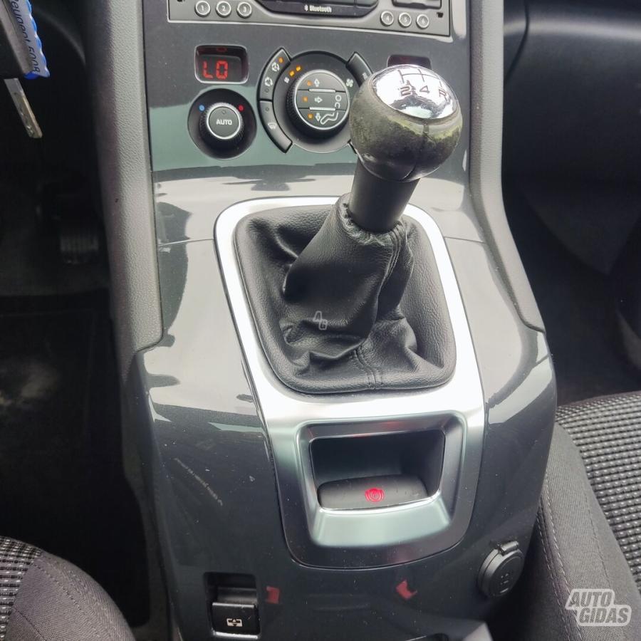 Pelēks Peugeot 5008 2013 Viļņa, ar dzinēja tilpumu 1.60 L un nobraukumu 185 tūkst. km par 3900 €, foto 20 vietnē AUTOMOTO.COM.LV