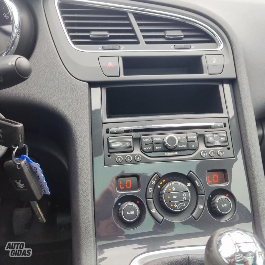 Pelēks Peugeot 5008 2013 Viļņa, ar dzinēja tilpumu 1.60 L un nobraukumu 185 tūkst. km par 3900 €, foto 21 vietnē AUTOMOTO.COM.LV