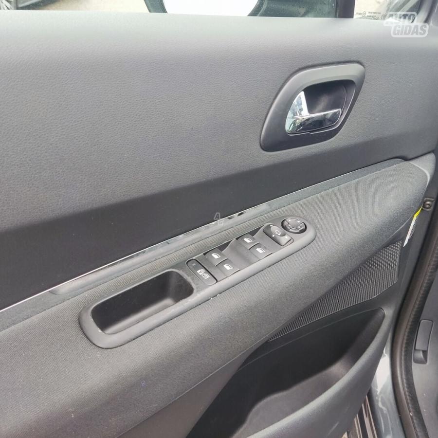 Pelēks Peugeot 5008 2013 Viļņa, ar dzinēja tilpumu 1.60 L un nobraukumu 185 tūkst. km par 3900 €, foto 23 vietnē AUTOMOTO.COM.LV