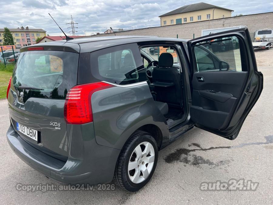 Pelēks Peugeot 5008 2013 Narva, ar dzinēja tilpumu 1.60 L un nobraukumu 230 tūkst. km par 2999 €, foto 15 vietnē AUTOMOTO.COM.LV