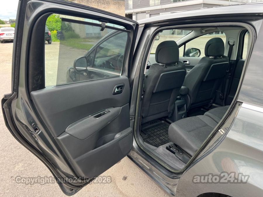 Pelēks Peugeot 5008 2013 Narva, ar dzinēja tilpumu 1.60 L un nobraukumu 230 tūkst. km par 2999 €, foto 21 vietnē AUTOMOTO.COM.LV