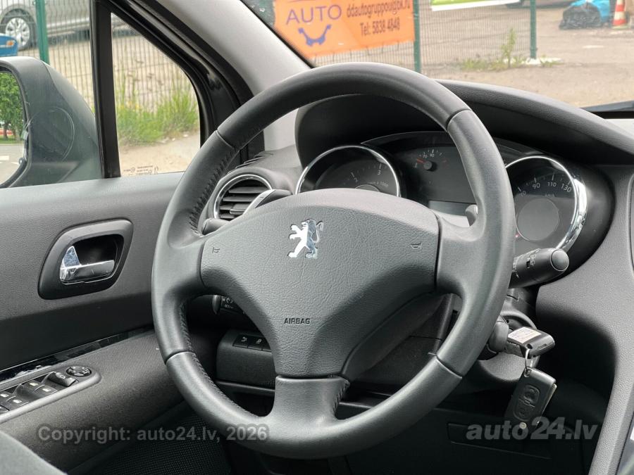 Pelēks Peugeot 5008 2013 Narva, ar dzinēja tilpumu 1.60 L un nobraukumu 230 tūkst. km par 2999 €, foto 25 vietnē AUTOMOTO.COM.LV