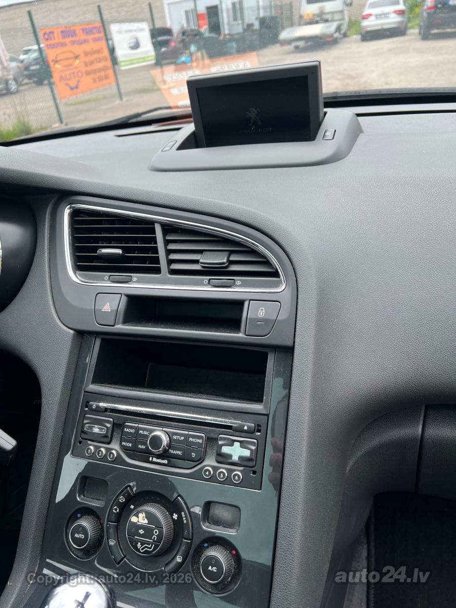 Pelēks Peugeot 5008 2013 Narva, ar dzinēja tilpumu 1.60 L un nobraukumu 230 tūkst. km par 2999 €, foto 30 vietnē AUTOMOTO.COM.LV