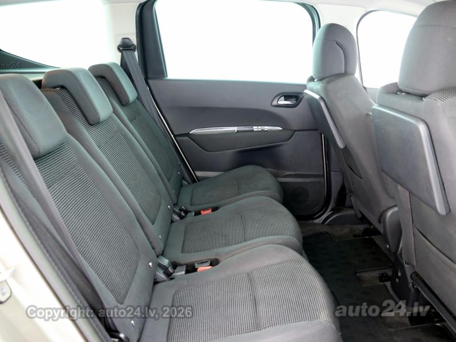 Pelēks Peugeot 5008 2013 Tallina, ar dzinēja tilpumu 1.60 L un nobraukumu 243 tūkst. km par 2499 €, foto 8 vietnē AUTOMOTO.COM.LV