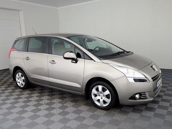 Grey Peugeot 5008 2013 in Tallinn, with an engine capacity of 1.60 L and mileage of 243 thousand km for 2499 €, photo 8 on AUTOMOTO.COM.LV