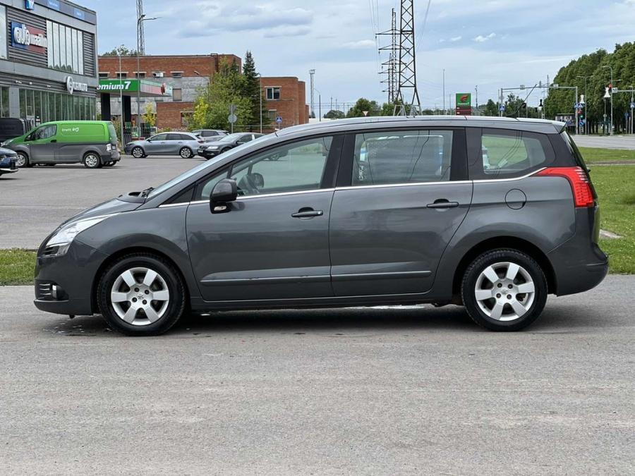 Grey Peugeot 5008 2013 in Narva, with an engine capacity of 1.60 L and mileage of 230 thousand km for 2999 €, photo 16 on AUTOMOTO.COM.LV
