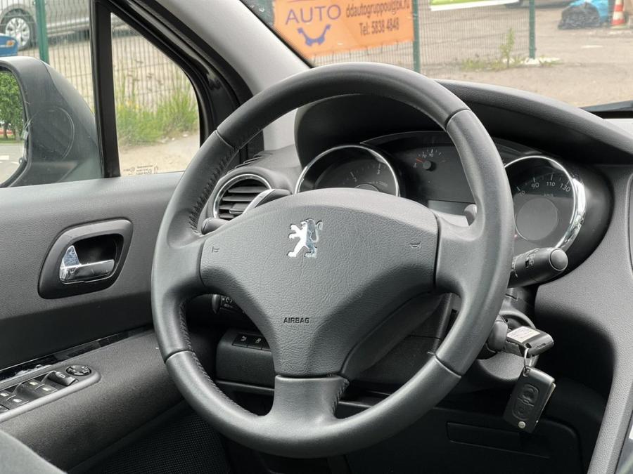 Grey Peugeot 5008 2013 in Narva, with an engine capacity of 1.60 L and mileage of 230 thousand km for 2999 €, photo 21 on AUTOMOTO.COM.LV
