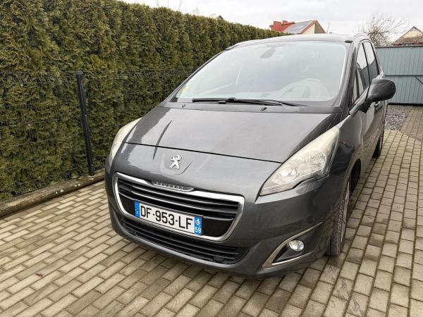 Grey Peugeot 5008 2014 in Taurage, with an engine capacity of 2.00 L and mileage of 250 thousand km for 4900 €, photo 1 on AUTOMOTO.COM.LV