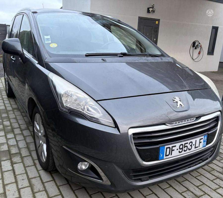 Grey Peugeot 5008 2014 in Taurage, with an engine capacity of 2.00 L and mileage of 250 thousand km for 4900 €, photo 2 on AUTOMOTO.COM.LV