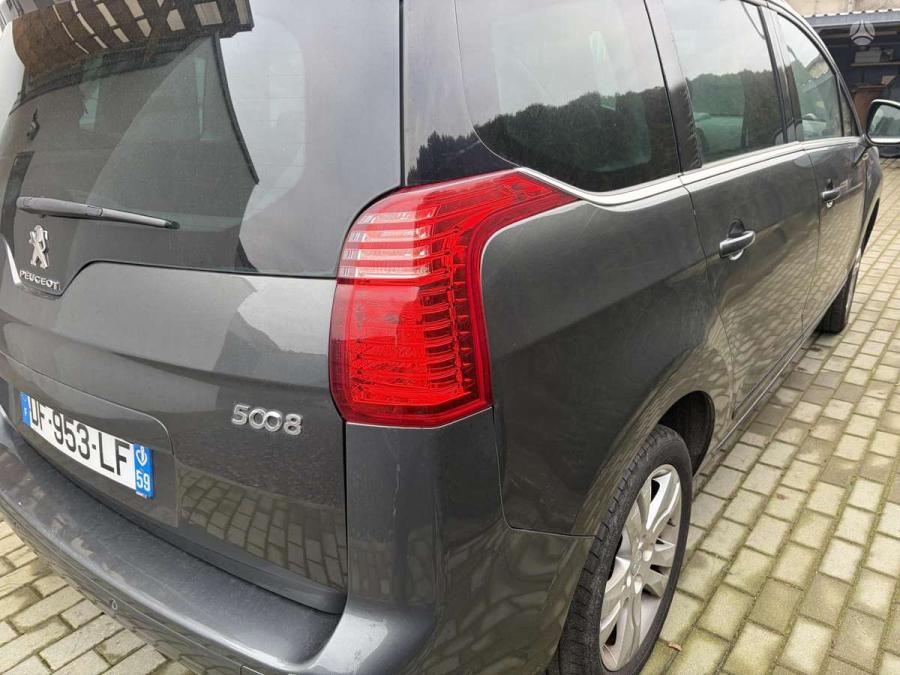 Grey Peugeot 5008 2014 in Taurage, with an engine capacity of 2.00 L and mileage of 250 thousand km for 4900 €, photo 4 on AUTOMOTO.COM.LV