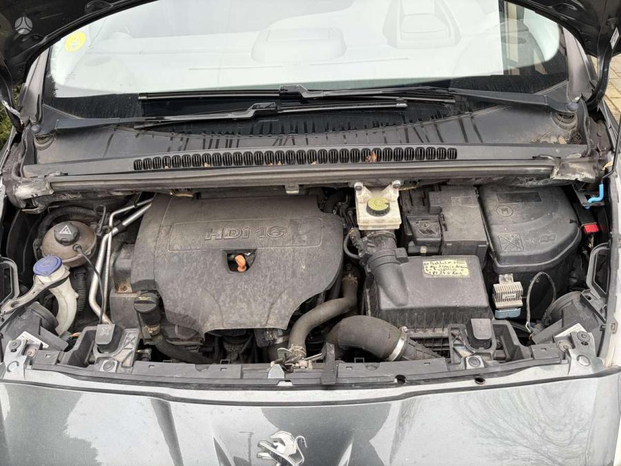 Grey Peugeot 5008 2014 in Taurage, with an engine capacity of 2.00 L and mileage of 250 thousand km for 4900 €, photo 11 on AUTOMOTO.COM.LV