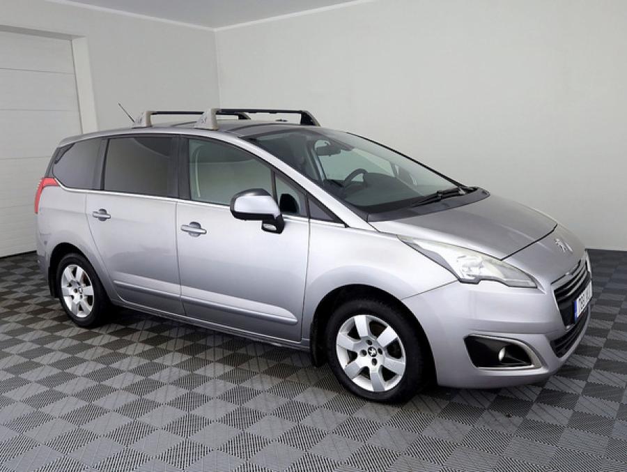 Grey Peugeot 5008 2014 in Tallinn, with an engine capacity of 1.60 L and mileage of 379 thousand km for 2399 €, photo 1 on AUTOMOTO.COM.LV