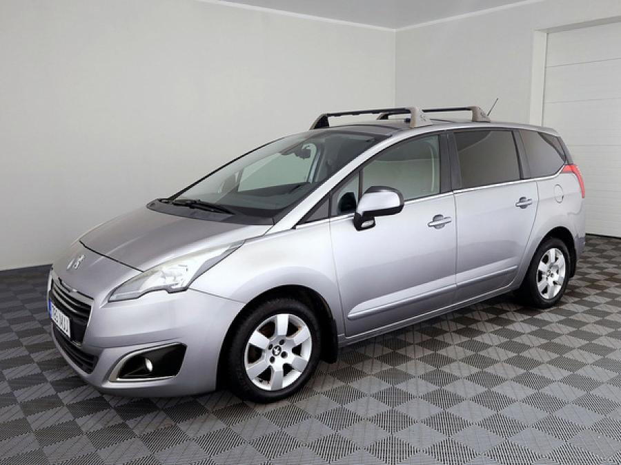 Grey Peugeot 5008 2014 in Tallinn, with an engine capacity of 1.60 L and mileage of 379 thousand km for 2399 €, photo 3 on AUTOMOTO.COM.LV