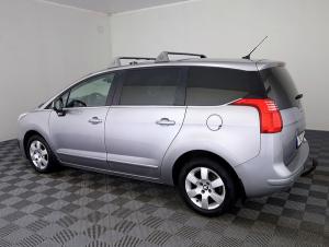 Grey Peugeot 5008 2014 in Tallinn, with an engine capacity of 1.60 L and mileage of 379 thousand km for 2399 €, photo 5 on AUTOMOTO.COM.LV