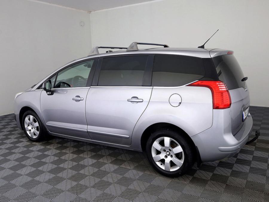 Grey Peugeot 5008 2014 in Tallinn, with an engine capacity of 1.60 L and mileage of 379 thousand km for 2399 €, photo 5 on AUTOMOTO.COM.LV