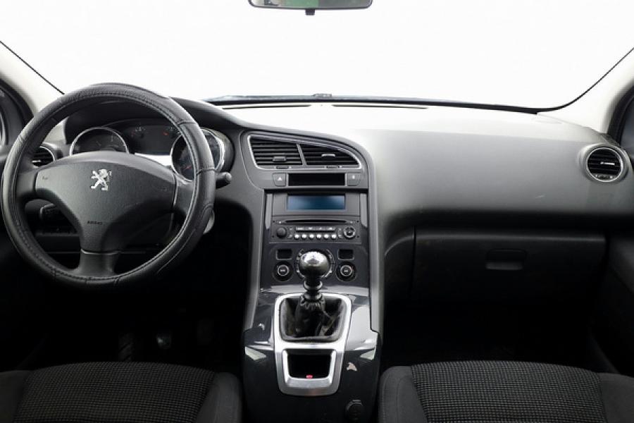 Grey Peugeot 5008 2014 in Tallinn, with an engine capacity of 1.60 L and mileage of 379 thousand km for 2399 €, photo 6 on AUTOMOTO.COM.LV