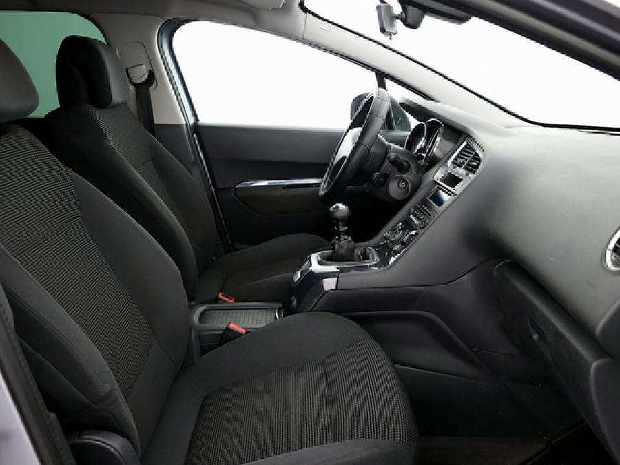 Grey Peugeot 5008 2014 in Tallinn, with an engine capacity of 1.60 L and mileage of 379 thousand km for 2399 €, photo 7 on AUTOMOTO.COM.LV