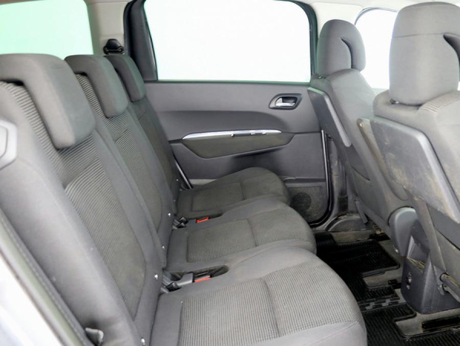 Grey Peugeot 5008 2014 in Tallinn, with an engine capacity of 1.60 L and mileage of 379 thousand km for 2399 €, photo 8 on AUTOMOTO.COM.LV