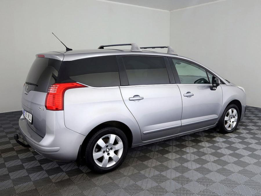 Grey Peugeot 5008 2014 in Tallinn, with an engine capacity of 1.60 L and mileage of 379 thousand km for 2399 €, photo 4 on AUTOMOTO.COM.LV