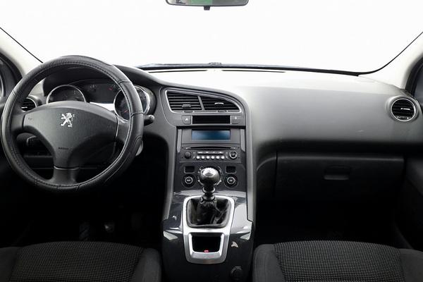 Grey Peugeot 5008 2014 in Tallinn, with an engine capacity of 1.60 L and mileage of 379 thousand km for 2399 €, photo 6 on AUTOMOTO.COM.LV