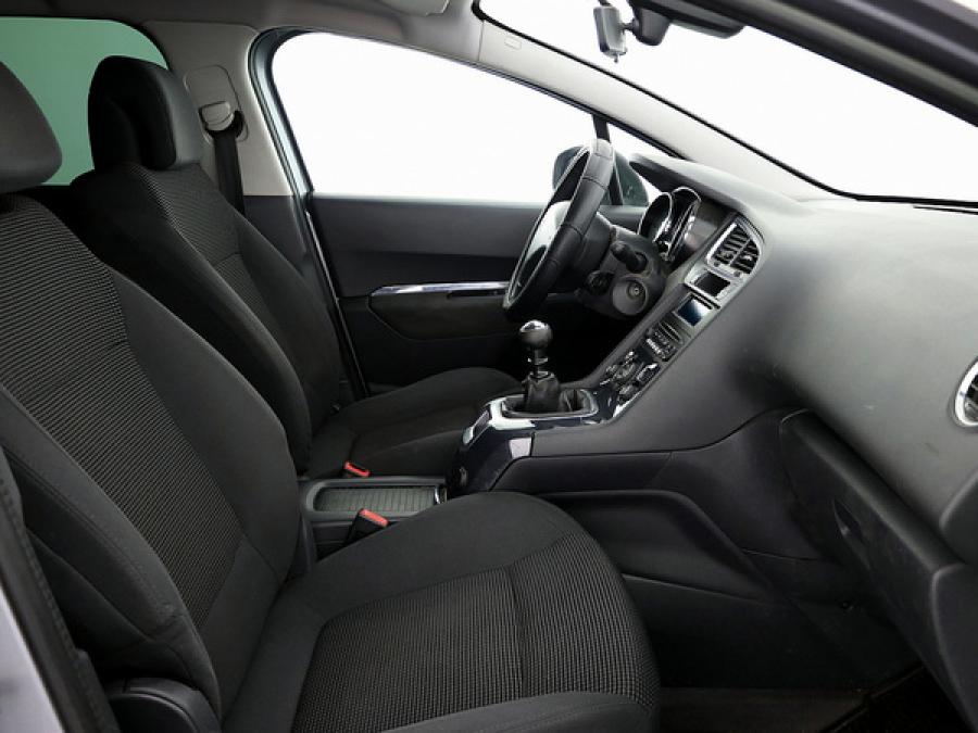 Grey Peugeot 5008 2014 in Tallinn, with an engine capacity of 1.60 L and mileage of 379 thousand km for 2399 €, photo 7 on AUTOMOTO.COM.LV