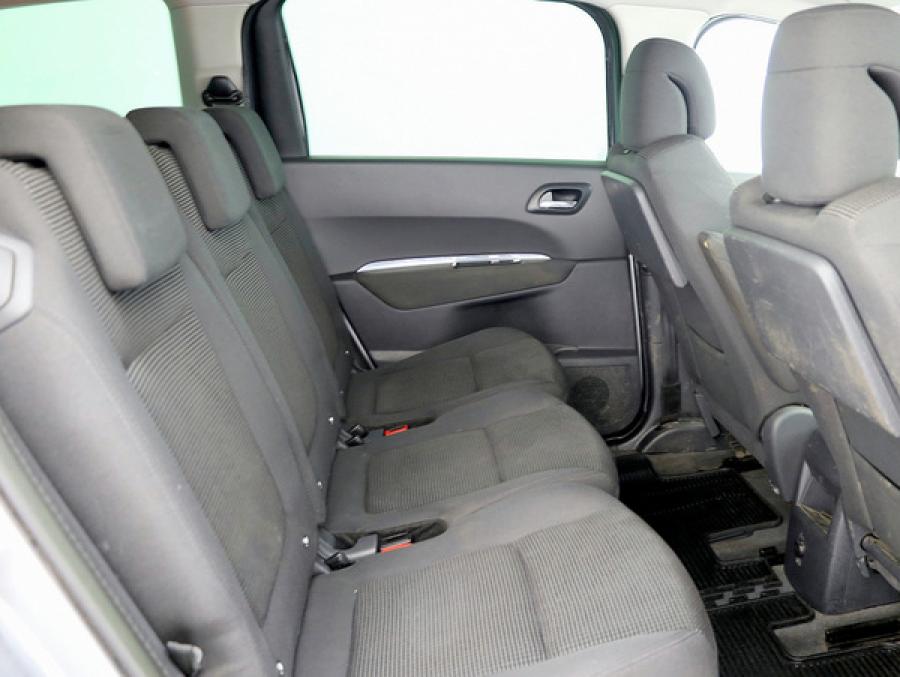 Grey Peugeot 5008 2014 in Tallinn, with an engine capacity of 1.60 L and mileage of 379 thousand km for 2399 €, photo 8 on AUTOMOTO.COM.LV