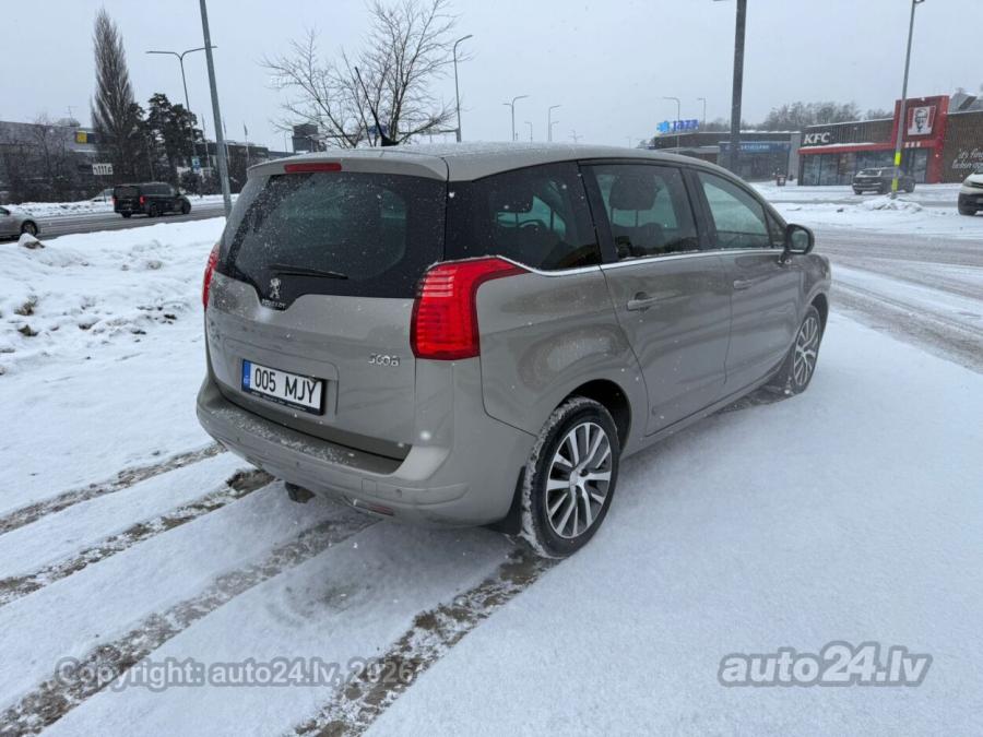 Pelēks Peugeot 5008 2015 Tallina, ar dzinēja tilpumu 2.00 L un nobraukumu 189 tūkst. km par 6000 €, foto 4 vietnē AUTOMOTO.COM.LV
