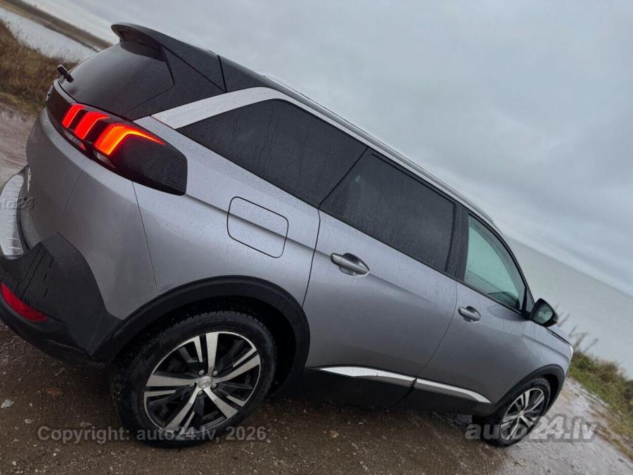 Grey Peugeot 5008 2017 in Tallinn, with an engine capacity of 1.60 L and mileage of 134 thousand km for 14500 €, photo 1 on AUTOMOTO.COM.LV