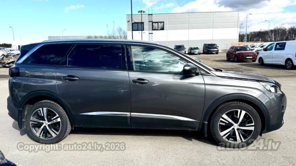 Grey Peugeot 5008 2017 in Tallinn, with an engine capacity of 1.60 L and mileage of 77 thousand km for 16790 €, photo 3 on AUTOMOTO.COM.LV