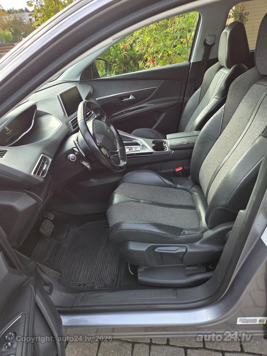 Grey Peugeot 5008 2017 in Tallinn, with an engine capacity of 1.60 L and mileage of 199 thousand km for 11900 €, photo 8 on AUTOMOTO.COM.LV