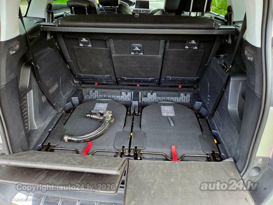 Grey Peugeot 5008 2017 in Tallinn, with an engine capacity of 1.60 L and mileage of 199 thousand km for 11900 €, photo 18 on AUTOMOTO.COM.LV