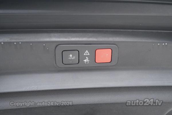 Grey Peugeot 5008 2018 in Tallinn, with an engine capacity of 1.60 L and mileage of 141 thousand km for 15990 €, photo 11 on AUTOMOTO.COM.LV