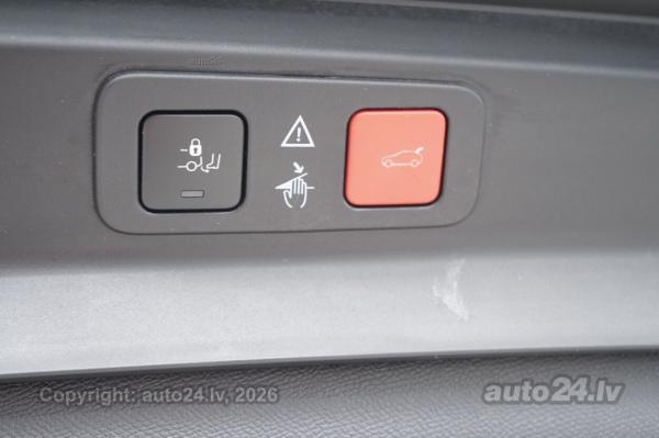Grey Peugeot 5008 2018 in Tallinn, with an engine capacity of 1.50 L and mileage of 136 thousand km for 17990 €, photo 11 on AUTOMOTO.COM.LV