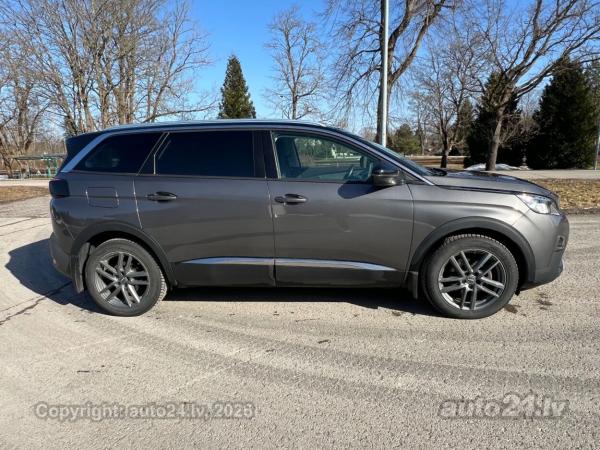 Grey Peugeot 5008 2018 in Rapla, with an engine capacity of 1.60 L and mileage of 29 thousand km for 15990 €, photo 4 on AUTOMOTO.COM.LV