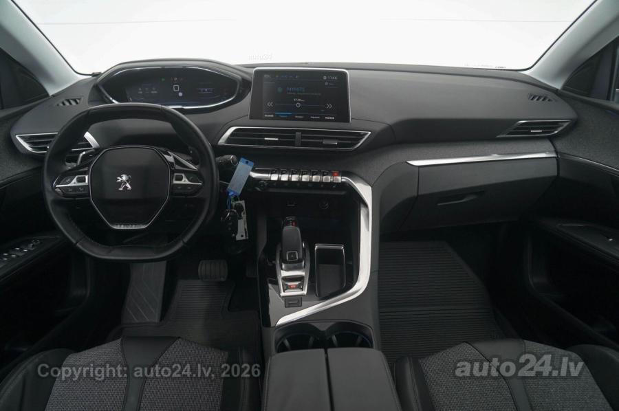 Grey Peugeot 5008 2018 in Tallinn, with an engine capacity of 1.60 L and mileage of 128 thousand km for 16490 €, photo 8 on AUTOMOTO.COM.LV